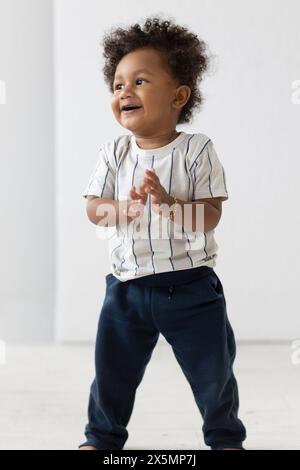 Baby boy clapping Stock Photo - Alamy