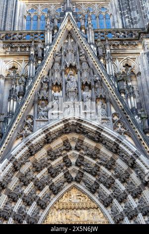 The details of the Cologne Cathedral exterior Stock Photo - Alamy