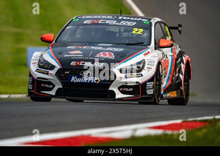 Nick Halstead 22 Excelr8 Motorsport defends from Ronan Pearson Excelr8 ...