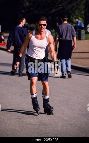 Man rollerblading in Hyde Park London Stock Photo - Alamy