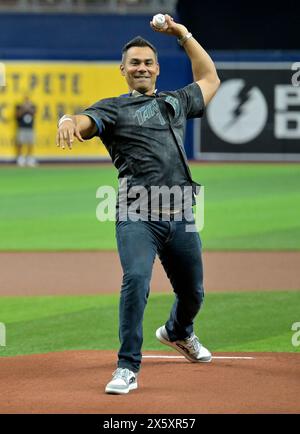 Tampa Bay Rays Carlos Pena celebrates after hitting the game-winning ...