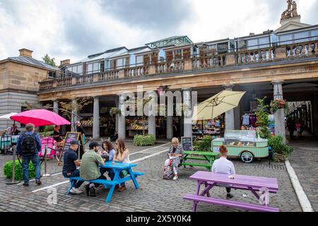Covent Garden market and piazza area, famous London markets in the ...