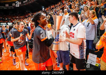 Nadia Fingall of Valencia Basket women celebrates the victory in La ...