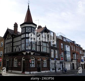 ENGLAND COASTAL PATH, THE OLD SEAGULL PUB, BROAD STREET, OLD PORTSMOUTH ...