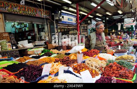 A fruit vendor at the vibrant Carmel market in Tel-Aviv, Israel Stock ...