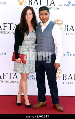 Nick Mohammed mit Ehefrau Becka Mohammed bei der Verleihung der BAFTA ...