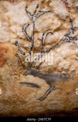 Sightseeing tour of Lascaux IV, the last complete replica of the ...