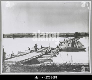 Pontoon bridge, Civil War Photographs 1861-1865 Stock Photo - Alamy