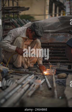 Poor old Pakistani Welder welding pipes and metal rods in his street ...