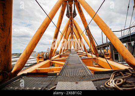 Check the tower crane load sensor for weight at the pulley of the front ...