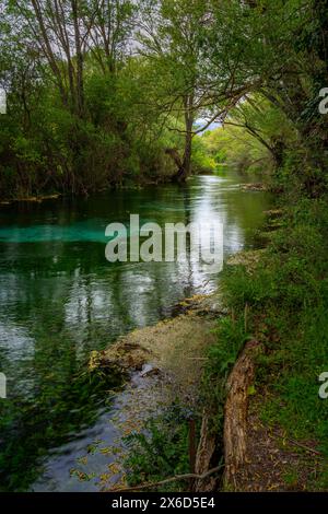 The calm and transparent waters of the Tirino river flow placidly ...