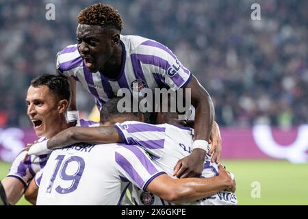 PARIS, FRANCE - MAY 12: Frank Magri of Toulouse FC celebrate with Shavy ...