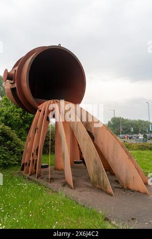 Middlesbrough, UK's Ladle of Steel public sculpture by Steve Tomlinson ...