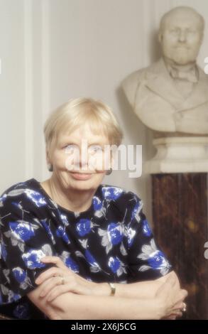 Carol SHIELDS - Date : 19950701 ©John Foley/Opale.photo Stock Photo - Alamy