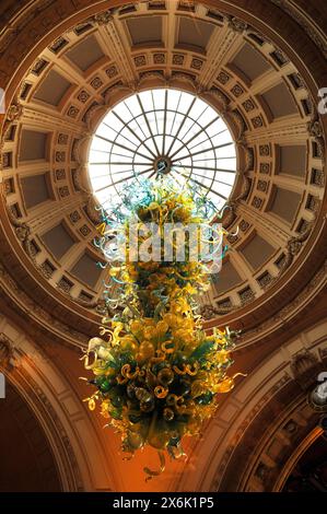 Artistic glass object under the dome in the reception hall with ...