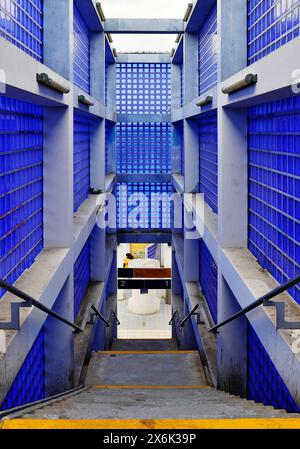 Access to Hanover-Nordstadt railway station, blue glass blocks and ...