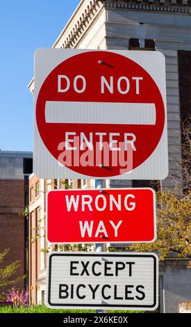 Do Not Enter and Wrong Way Signs Stock Photo - Alamy