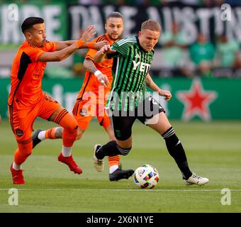 Houston Dynamo midfielder Amine Bassi (8) controls the ball in front of ...