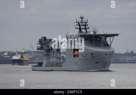 RFA Proteus sails from London after visiting HMS Belfast in the Upper ...