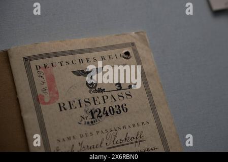 Berlin-Mitte Themenbild - Reisepass aus dem Deutschen Reich NSDAP im ...