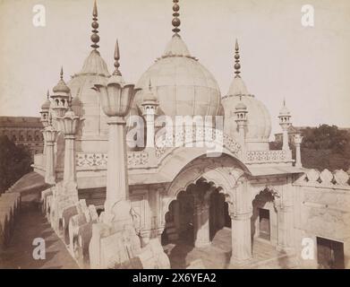 View of the Pearl Mosque in Delhi, India, anonymous, 1860 - 1890 ...