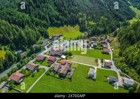 Die Gemeinde Steeg im Tiroler Lechtal von oben Ausblick auf das Lechtal ...