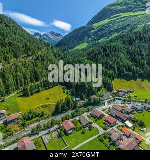 Die Gemeinde Steeg im Tiroler Lechtal von oben Ausblick auf das Lechtal ...