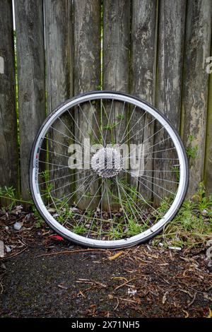 broken Bicycle Wheel Stock Photo - Alamy