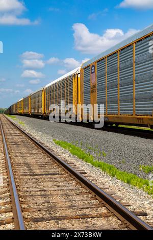 Enclosed auto rack train railcar for carrying automobile vehicles Stock ...