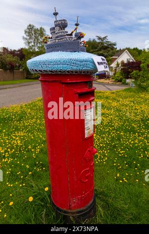 Poole, Dorset, UK. 17th May 2024. Postbox topper to commemorate 80th ...