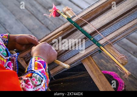 Woman weaver of handmade form, Arequipa, Peru Stock Photo - Alamy