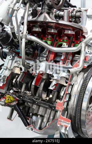 Internal combustion 4-stroke gasoline engine, piston cross section ...