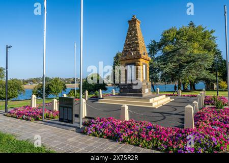 Victoria Parade cenotaph and memorial fountain, Devonport, Tasmania ...