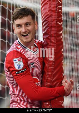 David Brooks of Southampton shoots just wide - Southampton v West ...