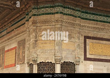 The Topkapi Palace, one of the largest and most eye-catching structures ...