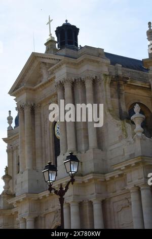 La cathédrale Saint-Louis de Versailles est une église de style ...