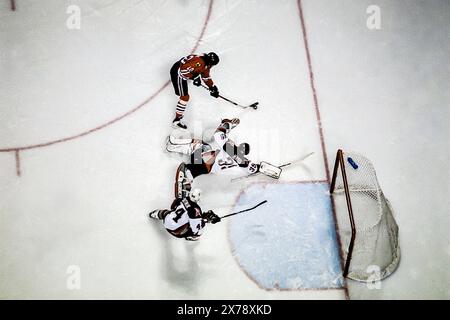 Dominik Hašek, Buffalo Sabres, goalie in a game in 1998 Stock Photo - Alamy