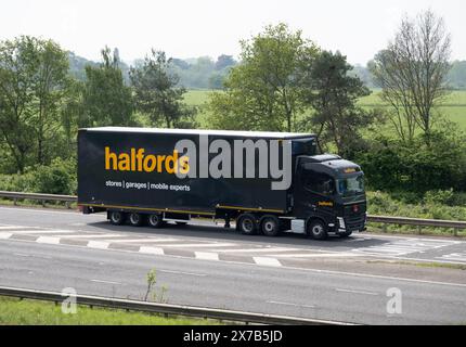 Halfords lorry, M40 motorway, Warwickshire, UK Stock Photo - Alamy
