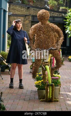 EDITORIAL USE ONLY Florist Judith Blacklock puts the finishing touches ...