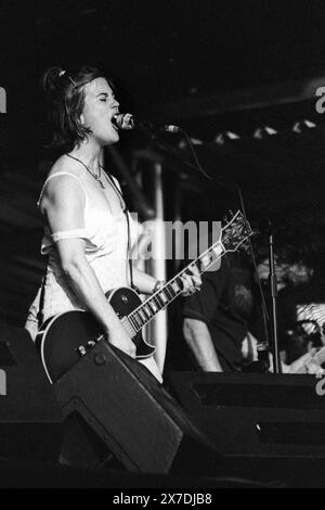 LOUISE POST, VERUCA SALT, GLASTONBURY FESTIVAL, 1995: Singer and ...