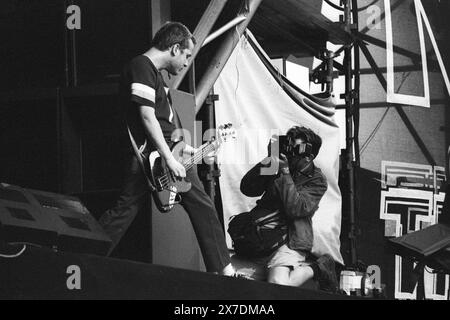 ROCK PHOTOGRAPHER, MATT SHARP, WEEZER, NME STAGE, GLASTONBURY 1995: A rock photographer ...