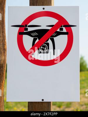 Public sign with no drones allowed symbol. Flying with unmanned drones ...