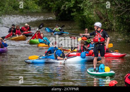 Tonbridge, May 19th 2024: Paddleboarding and kayaking on the River ...