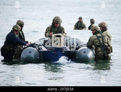A beach landing by the Royal Marines of 47 Commando at Asnelles before ...