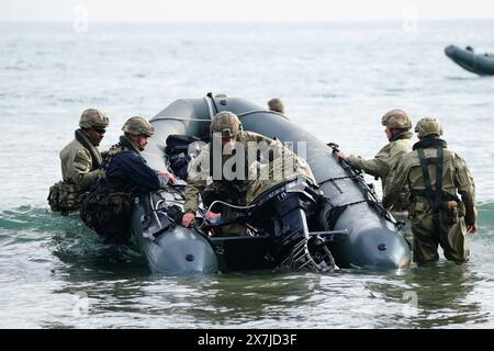 A beach landing by the Royal Marines of 47 Commando at Asnelles before ...