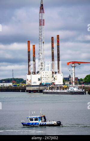 The jack-up platform, JB119, work platform, e.g. for the construction ...