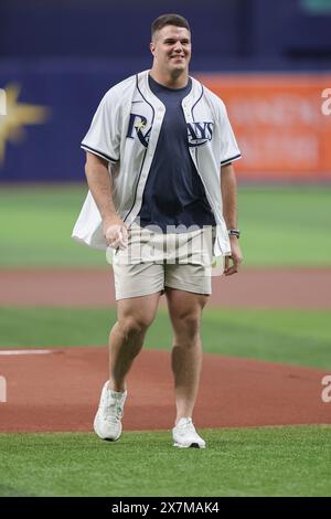 Tampa Bay Buccaneers center Graham Barton (62) blocks New England ...