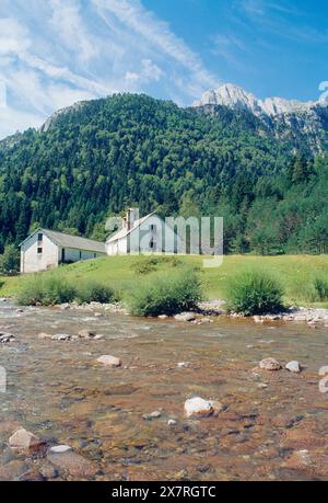 Aragón Subordán river, Selva de Oza, Valley of Hecho, western valleys ...