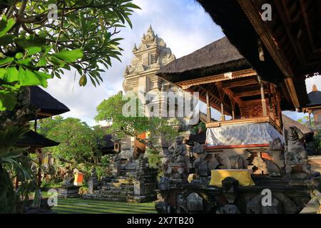 Pura Desa Batuan temple in Ubud, Bali in Indonesia Stock Photo - Alamy
