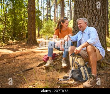 Senior couple on hike taking a selfie Stock Photo - Alamy